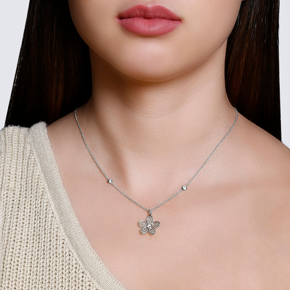 Colar de flor trabalhado em zircônia | Morana